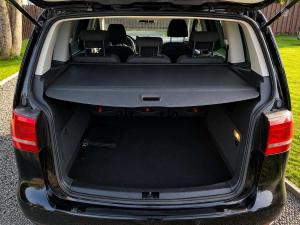 Melns Volkswagen Touran 2014 Kauņa, ar dzinēja tilpumu 1.60 L un nobraukumu 350 tūkst. km par 4650 €, foto 9 vietnē AUTOMOTO.COM.LV