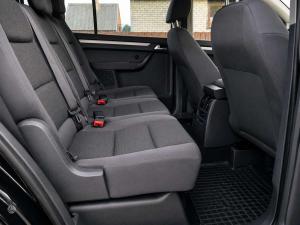 Melns Volkswagen Touran 2014 Kauņa, ar dzinēja tilpumu 1.60 L un nobraukumu 350 tūkst. km par 4650 €, foto 13 vietnē AUTOMOTO.COM.LV