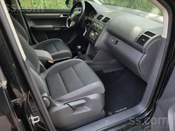 Melns Volkswagen Touran 2014 Rīga, ar dzinēja tilpumu 1.40 L un nobraukumu 0 tūkst. km par 6390 €, foto 9 vietnē AUTOMOTO.COM.LV