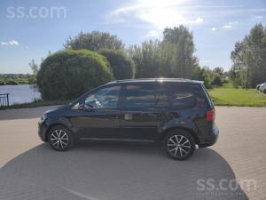 Melns Volkswagen Touran 2014 Daugavpils, ar dzinēja tilpumu 1.60 L un nobraukumu 226 tūkst. km par 6750 €, foto  vietnē AUTOMOTO.COM.LV