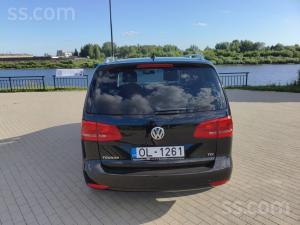 Melns Volkswagen Touran 2014 Daugavpils, ar dzinēja tilpumu 1.60 L un nobraukumu 226 tūkst. km par 6750 €, foto 4 vietnē AUTOMOTO.COM.LV