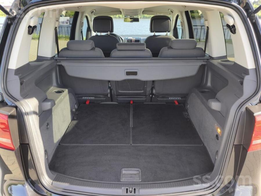 Melns Volkswagen Touran 2014 Daugavpils, ar dzinēja tilpumu 1.60 L un nobraukumu 226 tūkst. km par 6750 €, foto 7 vietnē AUTOMOTO.COM.LV