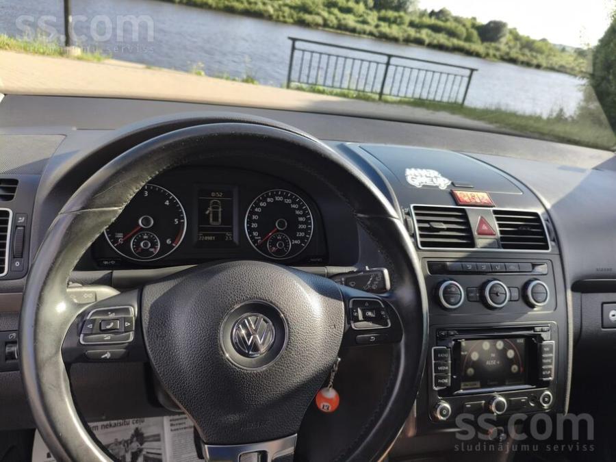 Melns Volkswagen Touran 2014 Daugavpils, ar dzinēja tilpumu 1.60 L un nobraukumu 226 tūkst. km par 6750 €, foto 9 vietnē AUTOMOTO.COM.LV