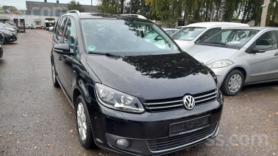 Black Volkswagen Touran 2014 in Riga, with an engine capacity of 1.20 L and mileage of 220 thousand km for 6500 €, photo 3 on AUTOMOTO.COM.LV