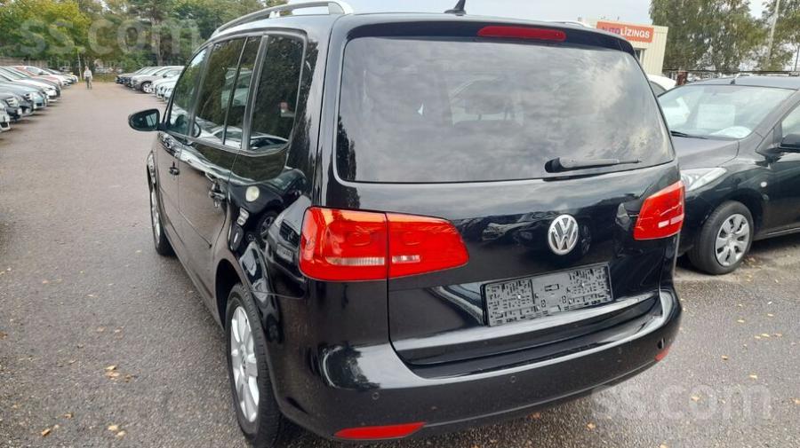 Black Volkswagen Touran 2014 in Riga, with an engine capacity of 1.20 L and mileage of 220 thousand km for 6500 €, photo 6 on AUTOMOTO.COM.LV