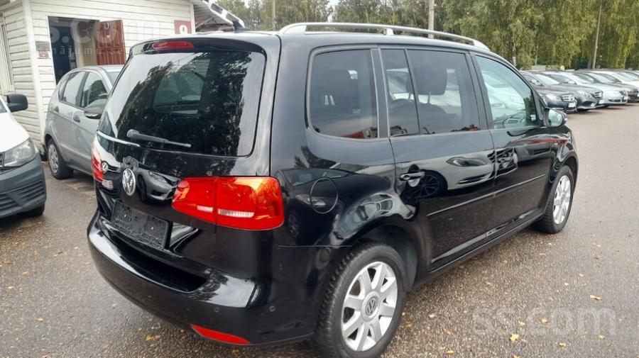 Black Volkswagen Touran 2014 in Riga, with an engine capacity of 1.20 L and mileage of 220 thousand km for 6500 €, photo 9 on AUTOMOTO.COM.LV