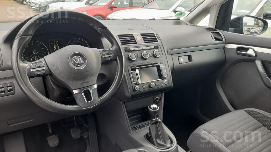 Black Volkswagen Touran 2014 in Riga, with an engine capacity of 1.20 L and mileage of 220 thousand km for 6500 €, photo 18 on AUTOMOTO.COM.LV