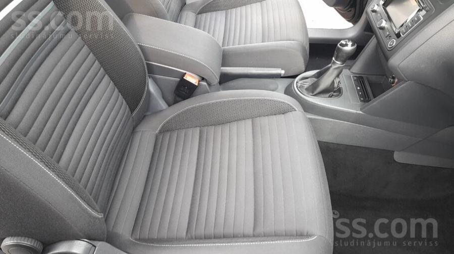 Black Volkswagen Touran 2014 in Riga, with an engine capacity of 1.20 L and mileage of 220 thousand km for 6500 €, photo 25 on AUTOMOTO.COM.LV
