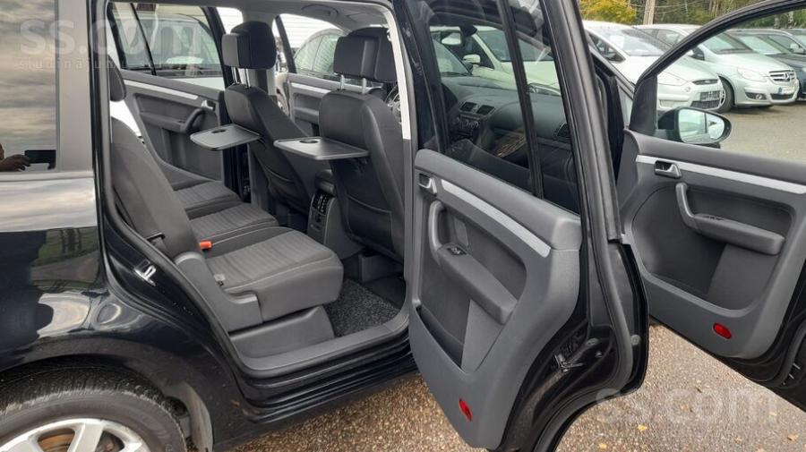 Black Volkswagen Touran 2014 in Riga, with an engine capacity of 1.20 L and mileage of 220 thousand km for 6500 €, photo 35 on AUTOMOTO.COM.LV