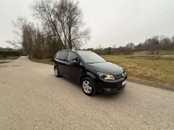 Black Volkswagen Touran 2015 in Utena, with an engine capacity of 1.60 L and mileage of 212 thousand km for 6700 €, photo 3 on AUTOMOTO.COM.LV