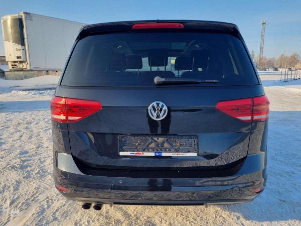 Melns Volkswagen Touran 2015 Šauļi, ar dzinēja tilpumu 2.00 L un nobraukumu 260 tūkst. km par 9200 €, foto 6 vietnē AUTOMOTO.COM.LV