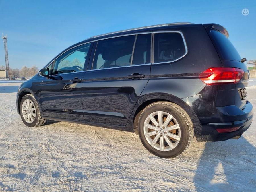 Melns Volkswagen Touran 2015 Šauļi, ar dzinēja tilpumu 1.97 L un nobraukumu 260 tūkst. km par 9200 €, foto 5 vietnē AUTOMOTO.COM.LV