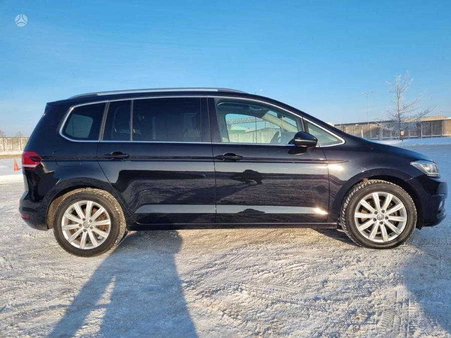 Melns Volkswagen Touran 2015 Šauļi, ar dzinēja tilpumu 1.97 L un nobraukumu 260 tūkst. km par 9200 €, foto 10 vietnē AUTOMOTO.COM.LV