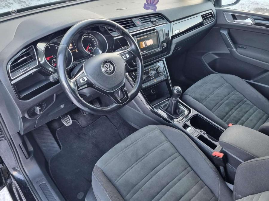 Melns Volkswagen Touran 2015 Šauļi, ar dzinēja tilpumu 1.97 L un nobraukumu 260 tūkst. km par 9200 €, foto 19 vietnē AUTOMOTO.COM.LV