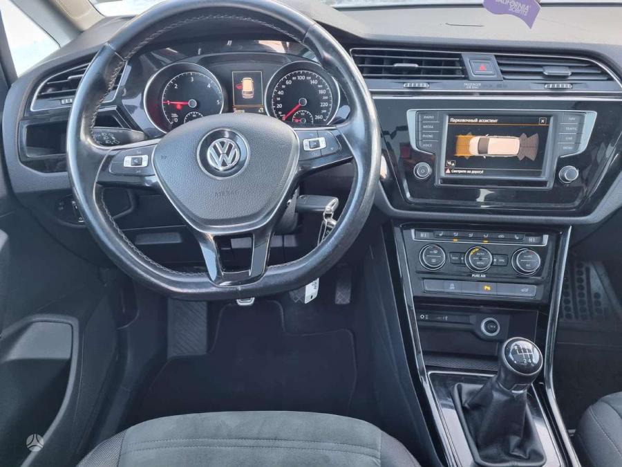Melns Volkswagen Touran 2015 Šauļi, ar dzinēja tilpumu 1.97 L un nobraukumu 260 tūkst. km par 9200 €, foto 21 vietnē AUTOMOTO.COM.LV