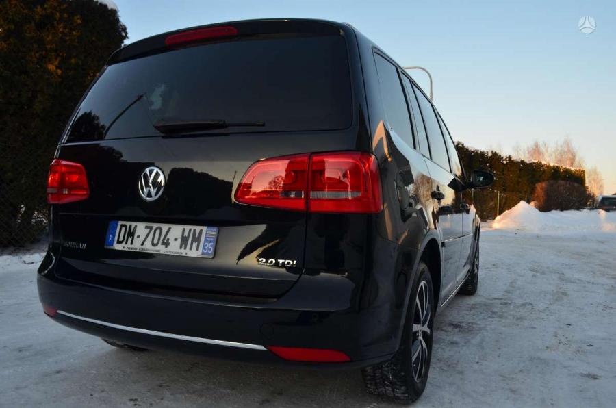 Melns Volkswagen Touran 2015 Kauņa, ar dzinēja tilpumu 2.00 L un nobraukumu 230 tūkst. km par 7650 €, foto 24 vietnē AUTOMOTO.COM.LV