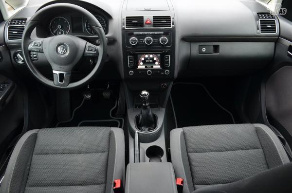Melns Volkswagen Touran 2015 Kauņa, ar dzinēja tilpumu 2.00 L un nobraukumu 230 tūkst. km par 7650 €, foto 9 vietnē AUTOMOTO.COM.LV