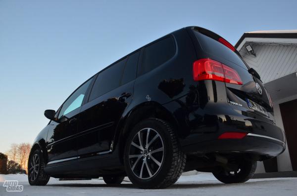 Melns Volkswagen Touran 2015 Kauņa, ar dzinēja tilpumu 2.00 L un nobraukumu 230 tūkst. km par 7650 €, foto 10 vietnē AUTOMOTO.COM.LV