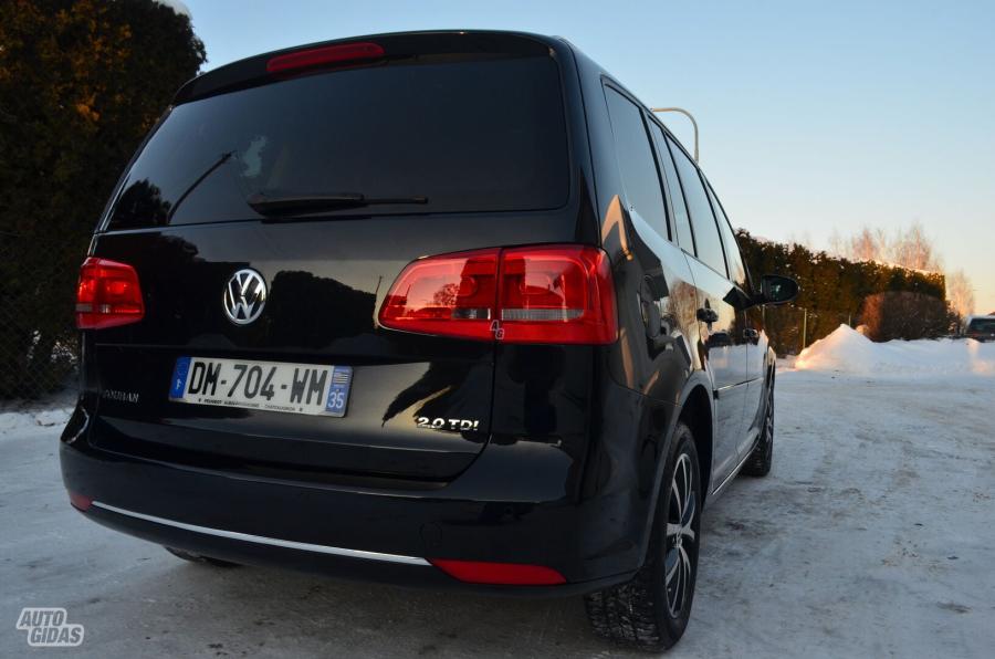 Melns Volkswagen Touran 2015 Kauņa, ar dzinēja tilpumu 2.00 L un nobraukumu 230 tūkst. km par 7650 €, foto 23 vietnē AUTOMOTO.COM.LV