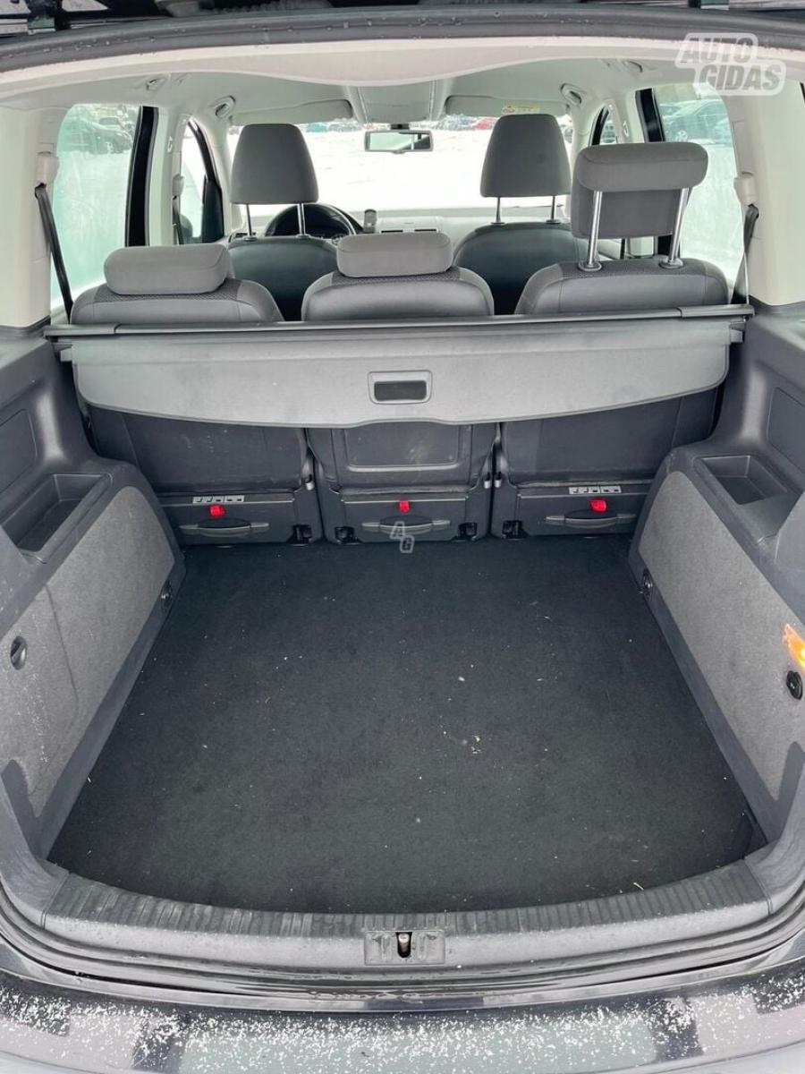 Black Volkswagen Touran 2015 in Marijampole, with an engine capacity of 1.60 L and mileage of 248 thousand km for 5750 €, photo 16 on AUTOMOTO.COM.LV