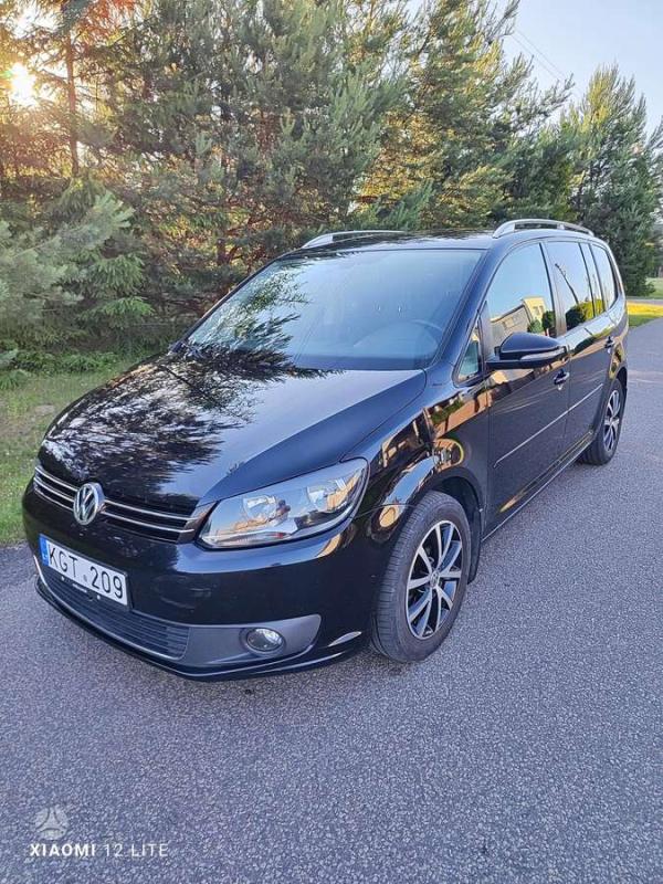 Black Volkswagen Touran 2015 in Vilnius, with an engine capacity of 1.60 L and mileage of 275 thousand km for 8200 €, photo 1 on AUTOMOTO.COM.LV