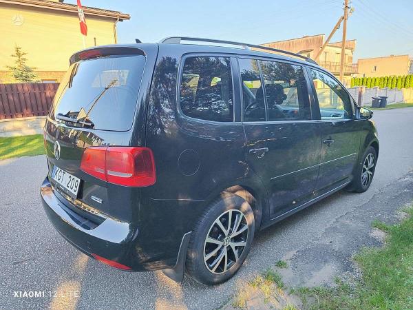 Black Volkswagen Touran 2015 in Vilnius, with an engine capacity of 1.60 L and mileage of 275 thousand km for 8200 €, photo 5 on AUTOMOTO.COM.LV