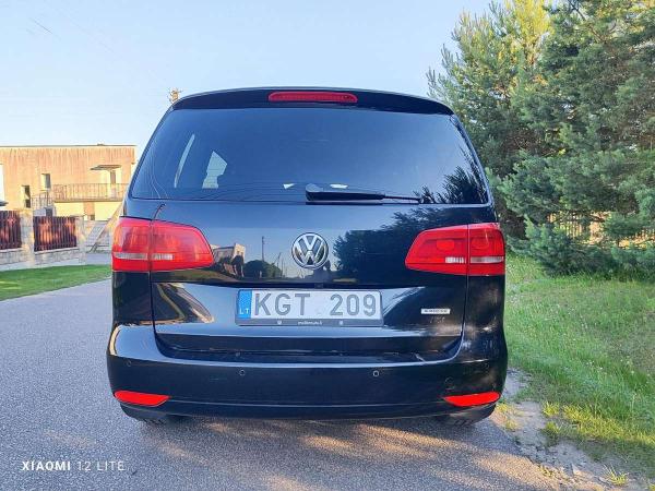 Black Volkswagen Touran 2015 in Vilnius, with an engine capacity of 1.60 L and mileage of 275 thousand km for 8200 €, photo 6 on AUTOMOTO.COM.LV