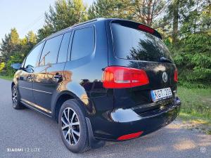 Melns Volkswagen Touran 2015 Viļņa, ar dzinēja tilpumu 1.60 L un nobraukumu 275 tūkst. km par 8200 €, foto 8 vietnē AUTOMOTO.COM.LV