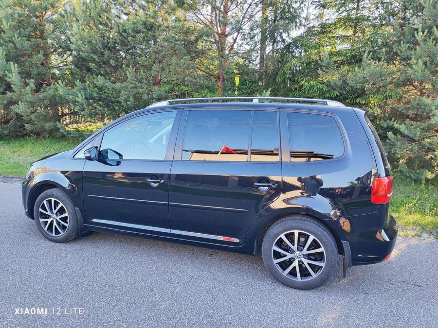 Melns Volkswagen Touran 2015 Viļņa, ar dzinēja tilpumu 1.60 L un nobraukumu 275 tūkst. km par 8200 €, foto 9 vietnē AUTOMOTO.COM.LV