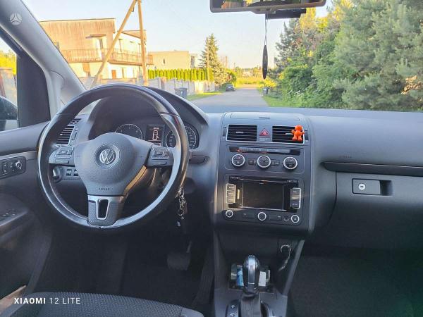 Black Volkswagen Touran 2015 in Vilnius, with an engine capacity of 1.60 L and mileage of 275 thousand km for 8200 €, photo 9 on AUTOMOTO.COM.LV