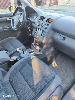 Melns Volkswagen Touran 2015 Viļņa, ar dzinēja tilpumu 1.60 L un nobraukumu 275 tūkst. km par 8200 €, foto 11 vietnē AUTOMOTO.COM.LV