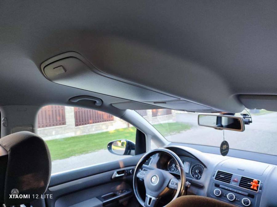 Melns Volkswagen Touran 2015 Viļņa, ar dzinēja tilpumu 1.60 L un nobraukumu 275 tūkst. km par 8200 €, foto 12 vietnē AUTOMOTO.COM.LV