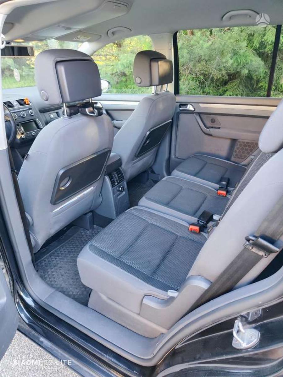 Melns Volkswagen Touran 2015 Viļņa, ar dzinēja tilpumu 1.60 L un nobraukumu 275 tūkst. km par 8200 €, foto 14 vietnē AUTOMOTO.COM.LV