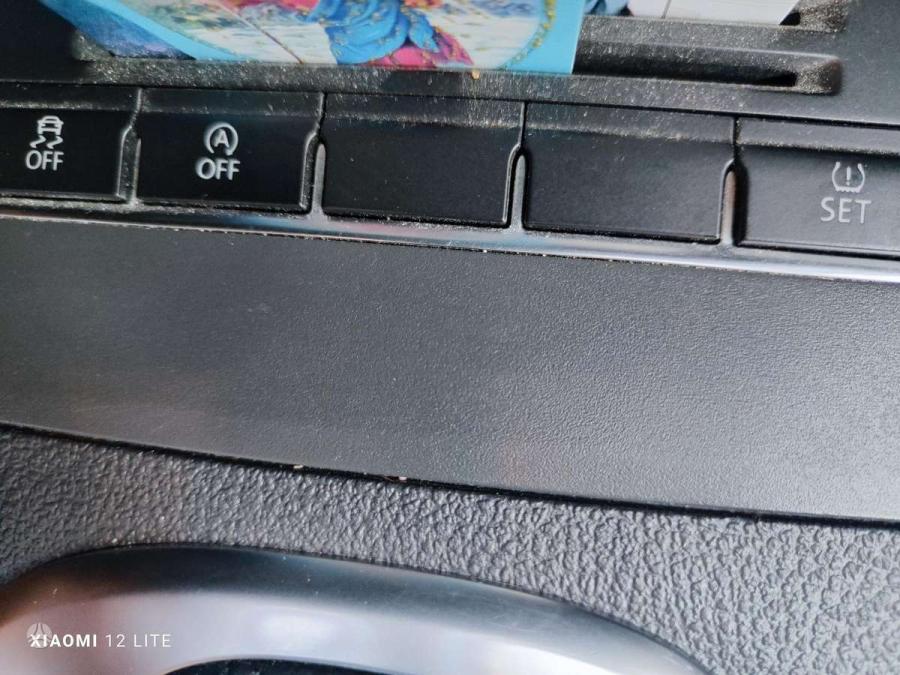 Melns Volkswagen Touran 2015 Viļņa, ar dzinēja tilpumu 1.60 L un nobraukumu 275 tūkst. km par 8200 €, foto 22 vietnē AUTOMOTO.COM.LV