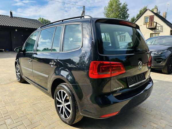 Black Volkswagen Touran 2015 in Kaunas, with an engine capacity of 1.60 L and mileage of 242 thousand km for 7100 €, photo 4 on AUTOMOTO.COM.LV