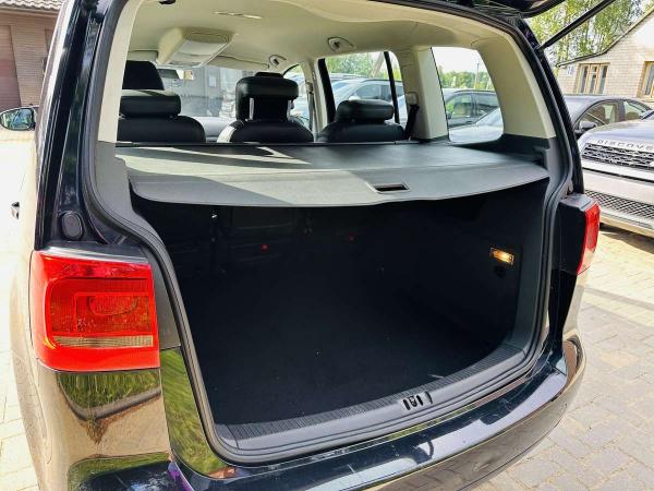 Black Volkswagen Touran 2015 in Kaunas, with an engine capacity of 1.60 L and mileage of 242 thousand km for 7100 €, photo 5 on AUTOMOTO.COM.LV