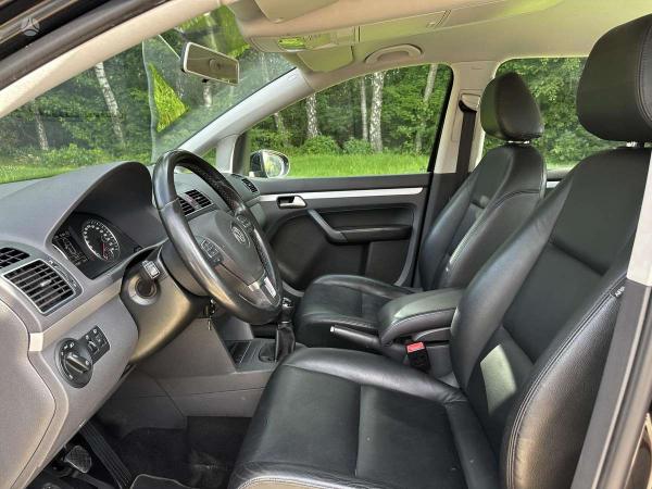 Black Volkswagen Touran 2015 in Kaunas, with an engine capacity of 1.60 L and mileage of 242 thousand km for 7100 €, photo 8 on AUTOMOTO.COM.LV
