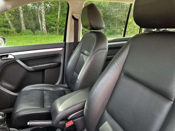 Black Volkswagen Touran 2015 in Kaunas, with an engine capacity of 1.60 L and mileage of 242 thousand km for 7100 €, photo 10 on AUTOMOTO.COM.LV