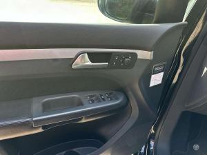 Melns Volkswagen Touran 2015 Kauņa, ar dzinēja tilpumu 1.60 L un nobraukumu 242 tūkst. km par 7100 €, foto 12 vietnē AUTOMOTO.COM.LV