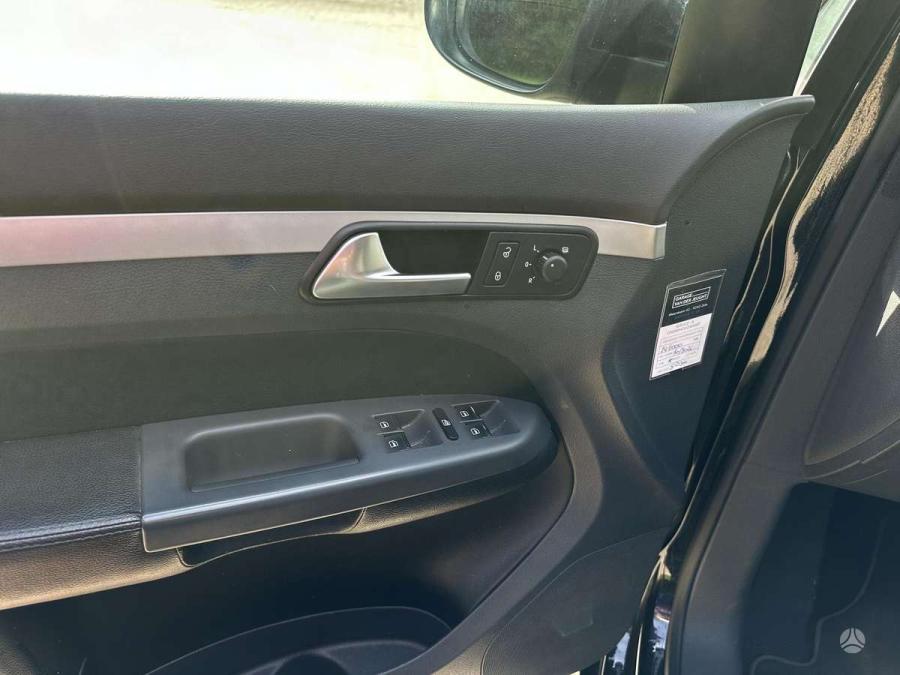 Melns Volkswagen Touran 2015 Kauņa, ar dzinēja tilpumu 1.60 L un nobraukumu 242 tūkst. km par 7100 €, foto 12 vietnē AUTOMOTO.COM.LV