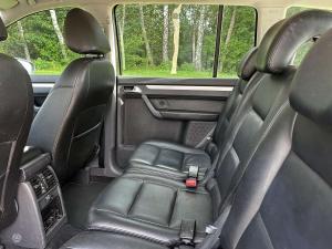 Melns Volkswagen Touran 2015 Kauņa, ar dzinēja tilpumu 1.60 L un nobraukumu 242 tūkst. km par 7100 €, foto 14 vietnē AUTOMOTO.COM.LV