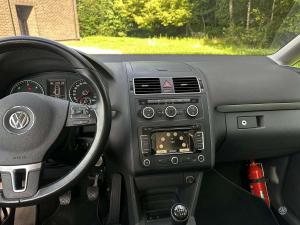 Melns Volkswagen Touran 2015 Kauņa, ar dzinēja tilpumu 1.60 L un nobraukumu 242 tūkst. km par 7100 €, foto 18 vietnē AUTOMOTO.COM.LV