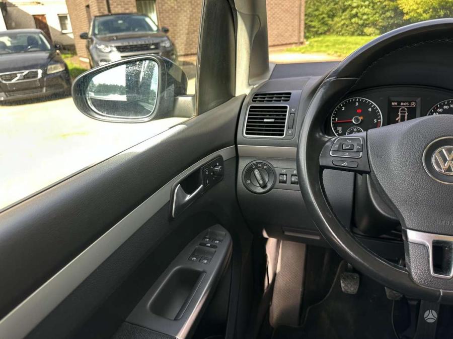 Melns Volkswagen Touran 2015 Kauņa, ar dzinēja tilpumu 1.60 L un nobraukumu 242 tūkst. km par 7100 €, foto 19 vietnē AUTOMOTO.COM.LV
