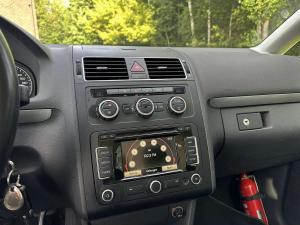 Melns Volkswagen Touran 2015 Kauņa, ar dzinēja tilpumu 1.60 L un nobraukumu 242 tūkst. km par 7100 €, foto 20 vietnē AUTOMOTO.COM.LV