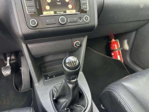 Melns Volkswagen Touran 2015 Kauņa, ar dzinēja tilpumu 1.60 L un nobraukumu 242 tūkst. km par 7100 €, foto 21 vietnē AUTOMOTO.COM.LV