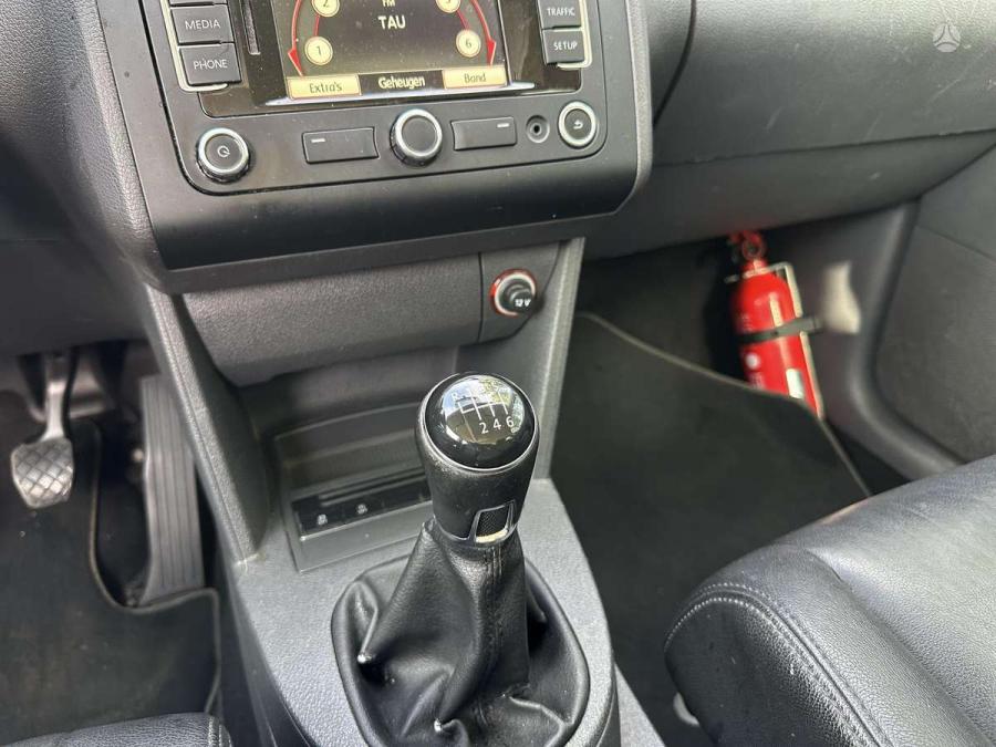 Melns Volkswagen Touran 2015 Kauņa, ar dzinēja tilpumu 1.60 L un nobraukumu 242 tūkst. km par 7100 €, foto 21 vietnē AUTOMOTO.COM.LV