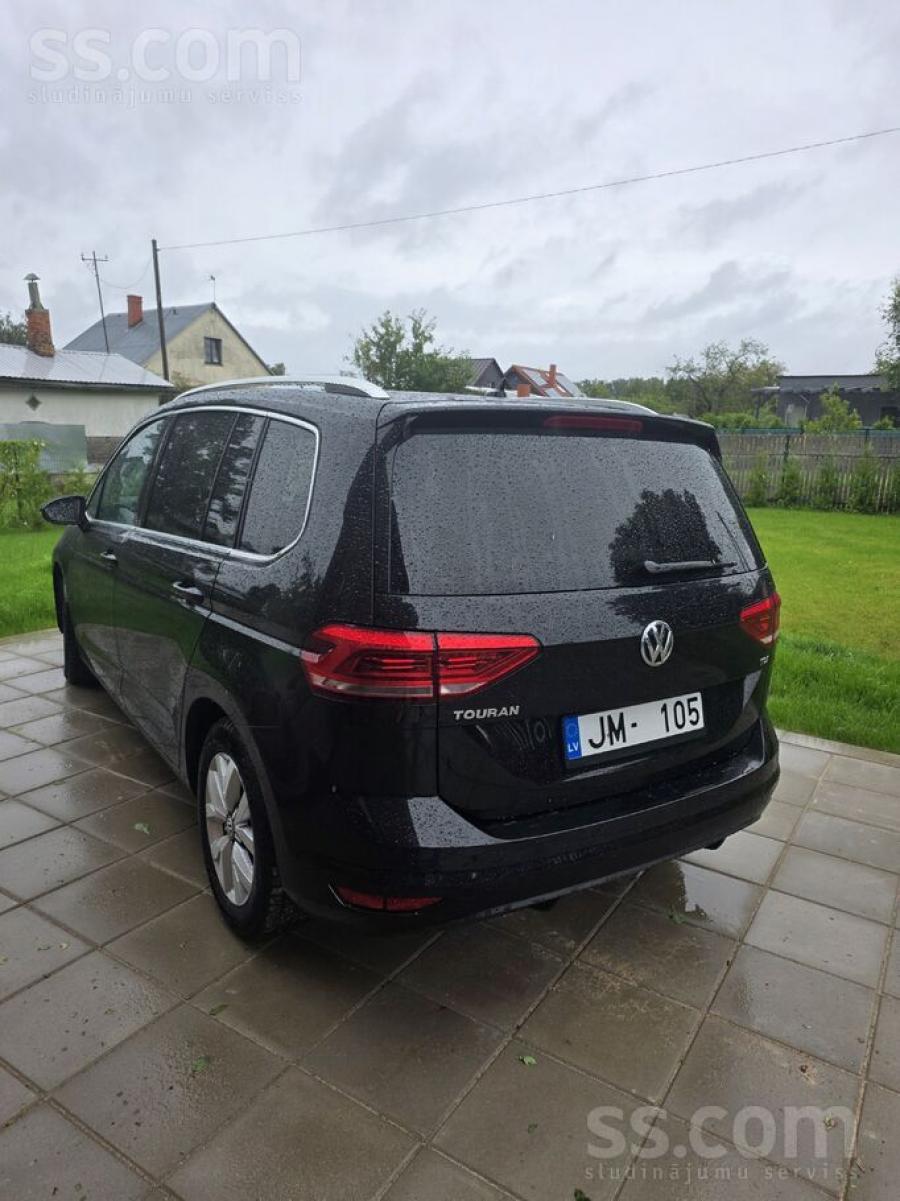 Melns Volkswagen Touran 2015 Rīga, ar dzinēja tilpumu 1.60 L un nobraukumu 290 tūkst. km par 9900 €, foto 4 vietnē AUTOMOTO.COM.LV