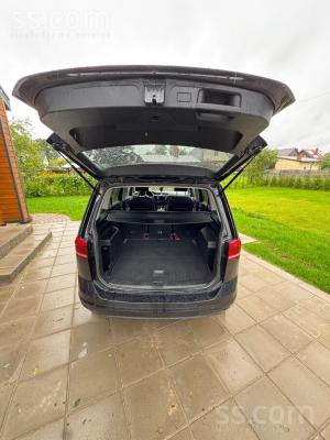 Melns Volkswagen Touran 2015 Rīga, ar dzinēja tilpumu 1.60 L un nobraukumu 290 tūkst. km par 9900 €, foto 8 vietnē AUTOMOTO.COM.LV