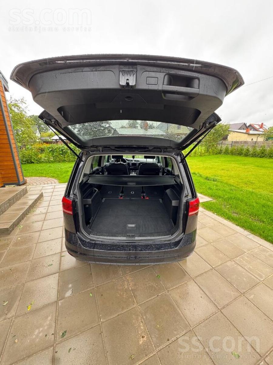 Melns Volkswagen Touran 2015 Rīga, ar dzinēja tilpumu 1.60 L un nobraukumu 290 tūkst. km par 9900 €, foto 8 vietnē AUTOMOTO.COM.LV