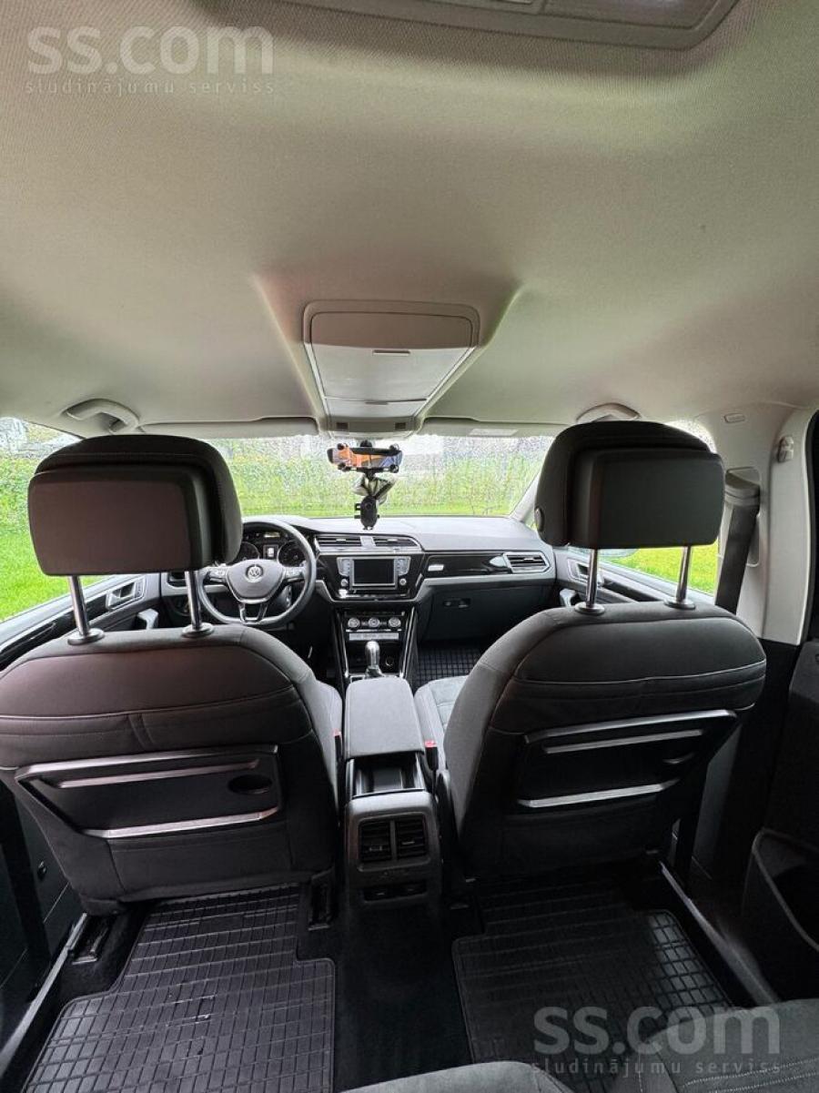 Melns Volkswagen Touran 2015 Rīga, ar dzinēja tilpumu 1.60 L un nobraukumu 290 tūkst. km par 9900 €, foto 12 vietnē AUTOMOTO.COM.LV